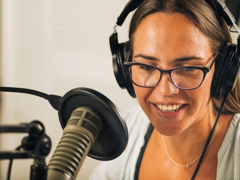 10 Tips For Naming Your New Podcast : Radio Lounge